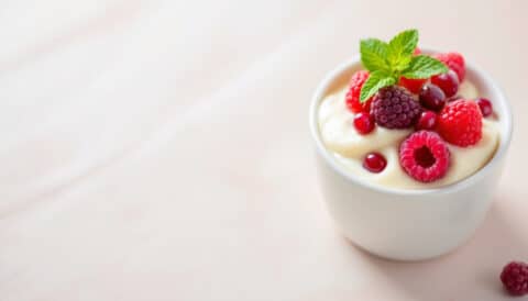 Panna Cotta aux Fruits Rouges : La Recette Facile pour Éblouir vos Invités